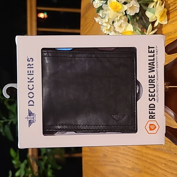 Dockers | Bags | Dockers Mens Wallet Nwt | Poshmark